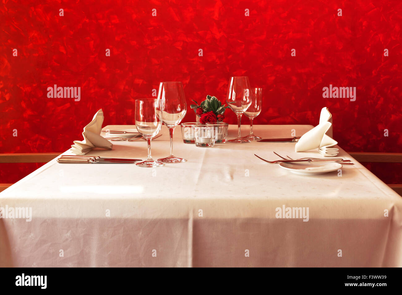 set table in the posh restaurant Stock Photo - Alamy