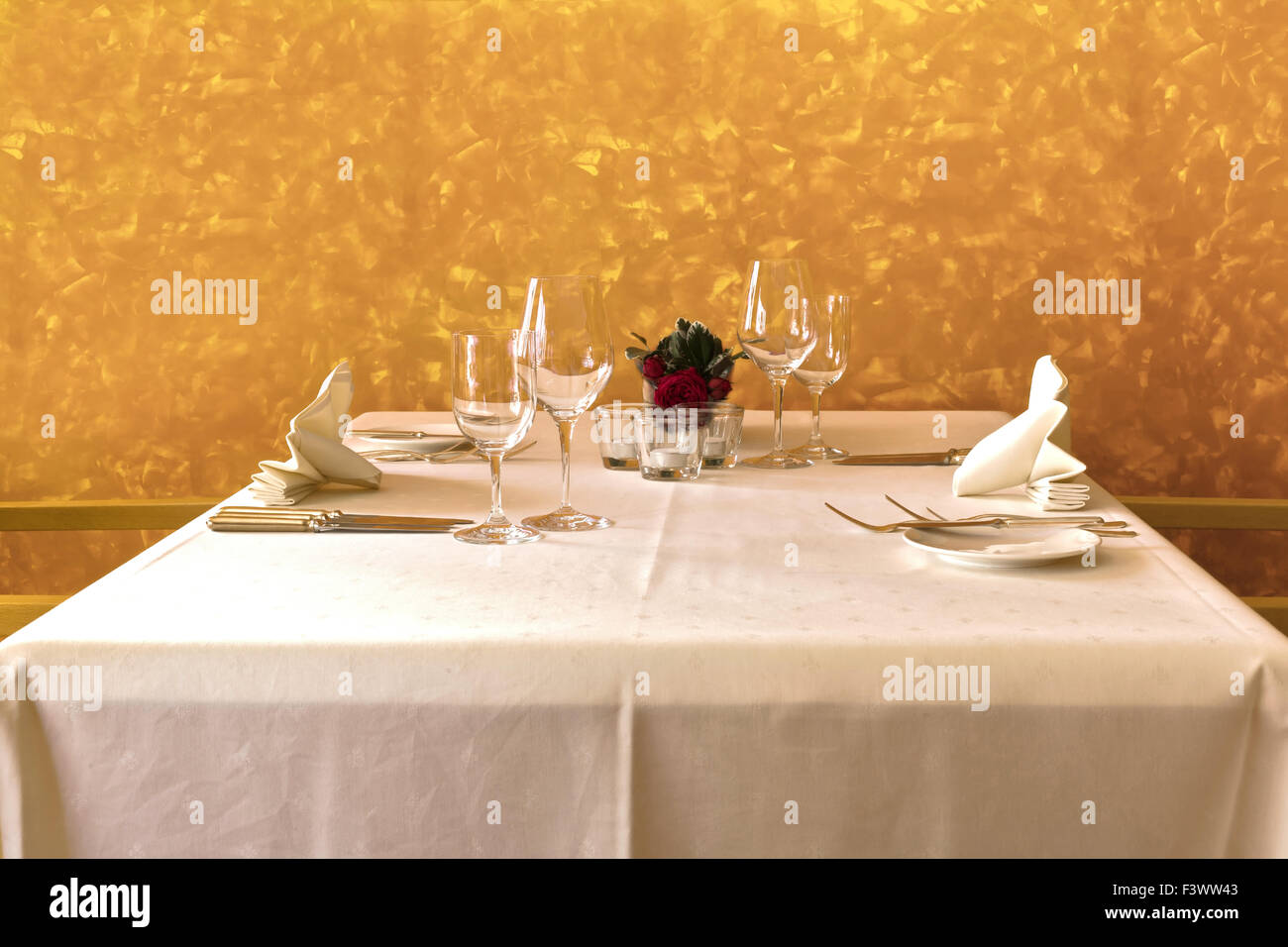 First class hotel hi-res stock photography and images - Alamy