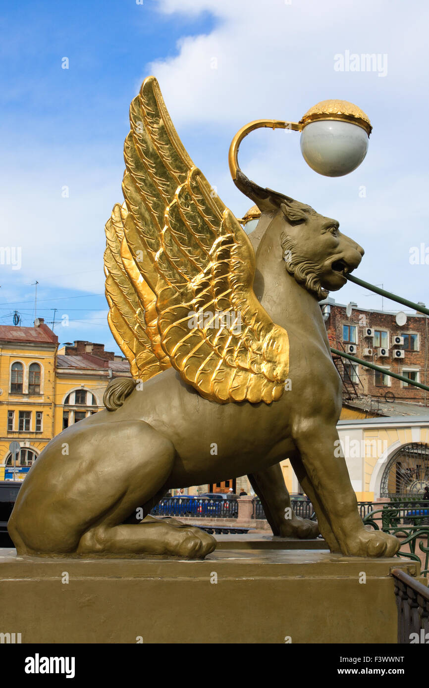 Gryphon sculpture hi-res stock photography and images - Alamy