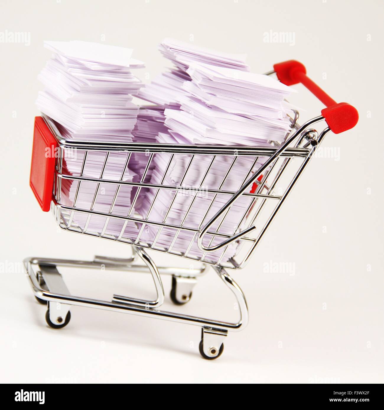 Recycling symbol pappe hi-res stock photography and images - Alamy