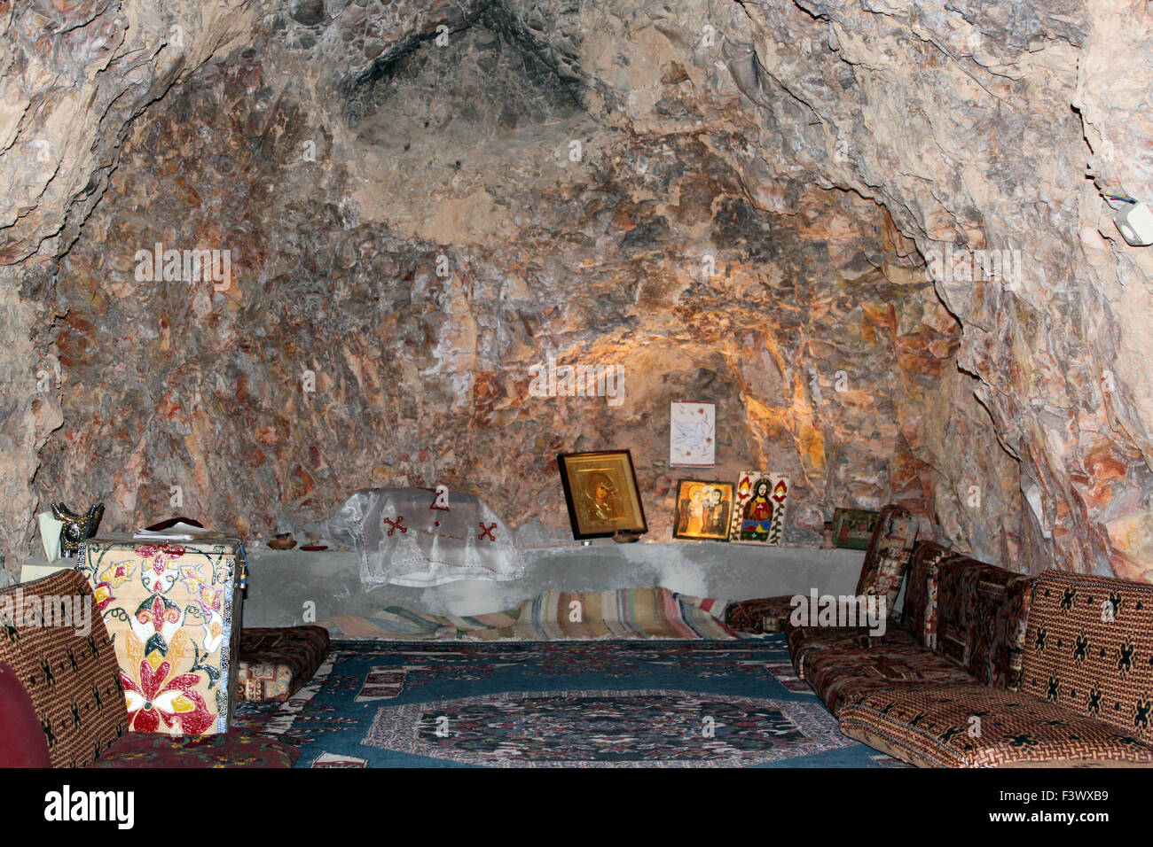 Altar carpet hi-res stock photography and images - Alamy