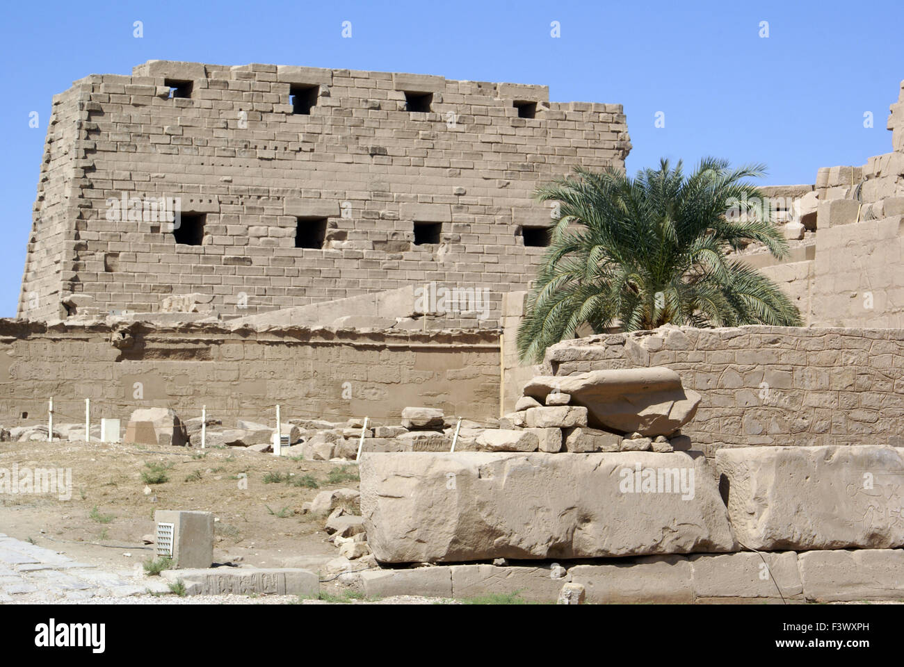 Thebes ruins hi-res stock photography and images - Alamy