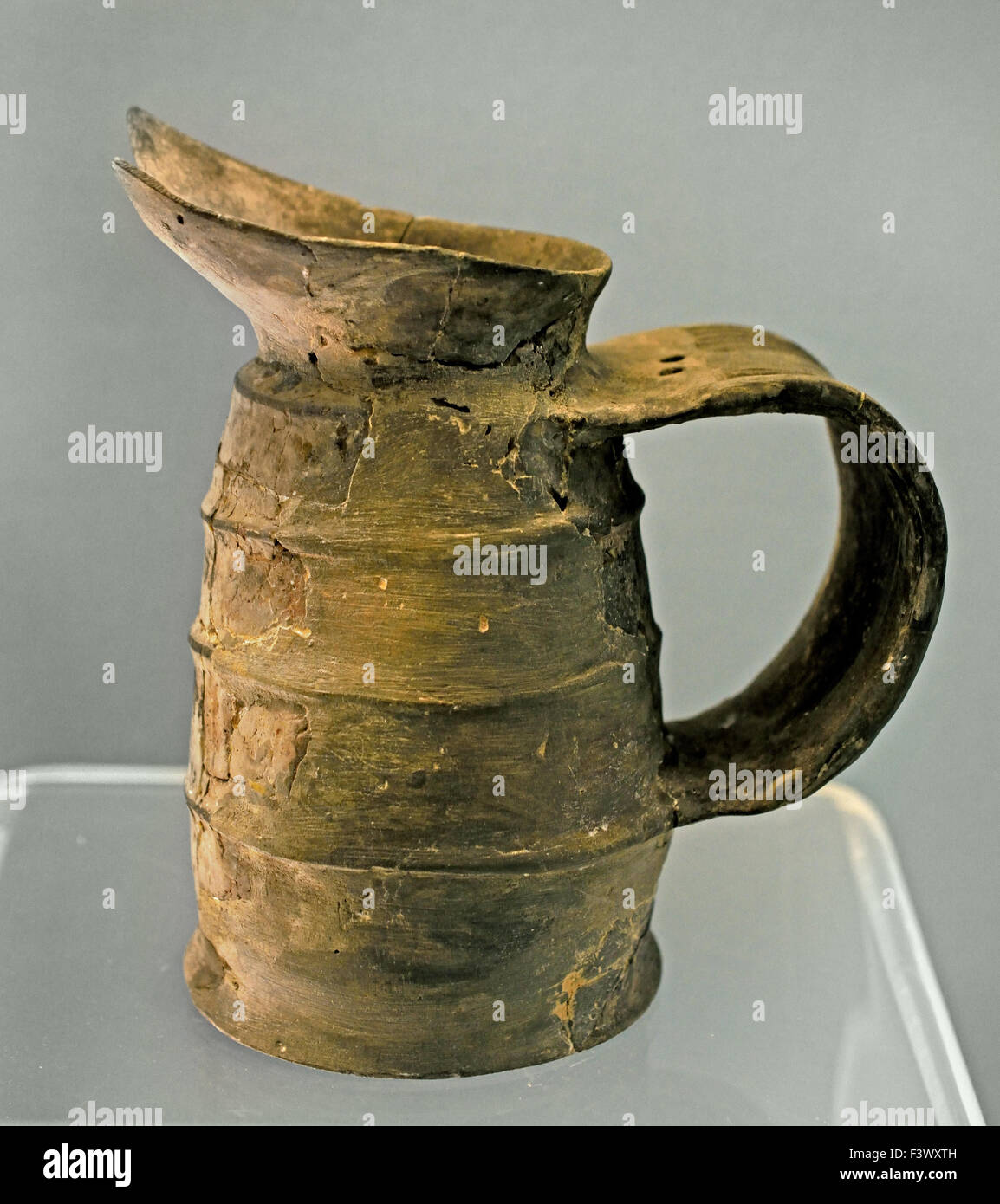 Black Pottery Bamboo Shaped Ewer with a wide Handle ( Liangzhu Culture ...
