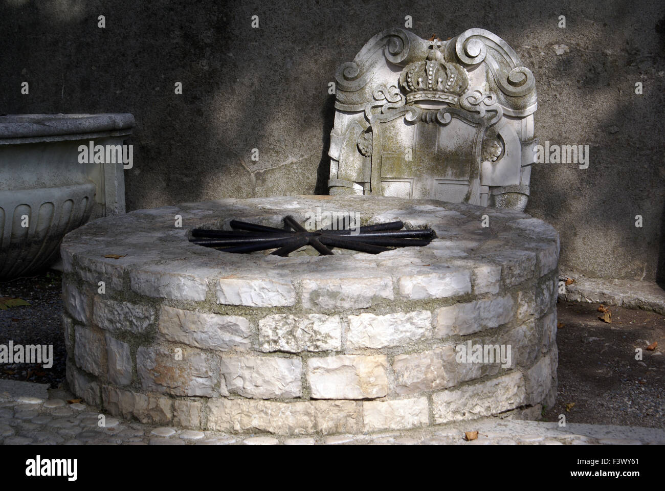 Deep well house hi-res stock photography and images - Alamy