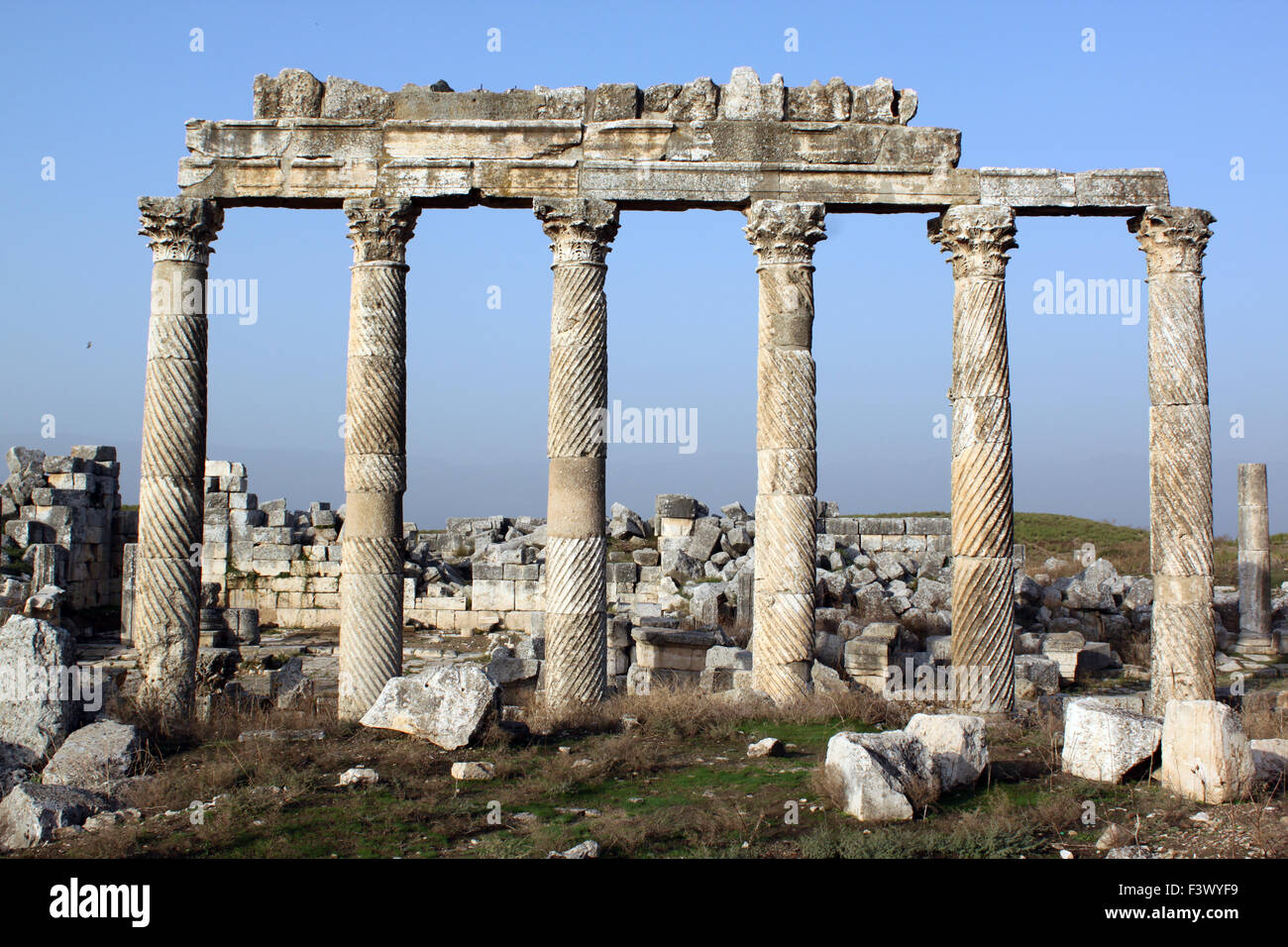 Columns grass hi-res stock photography and images - Alamy