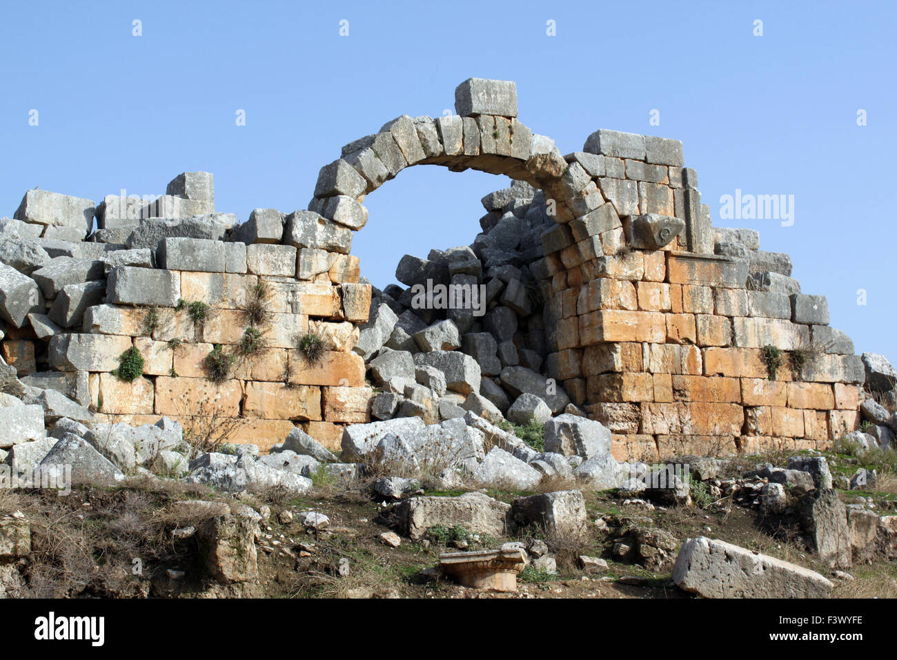 Old gate syria hi-res stock photography and images - Alamy