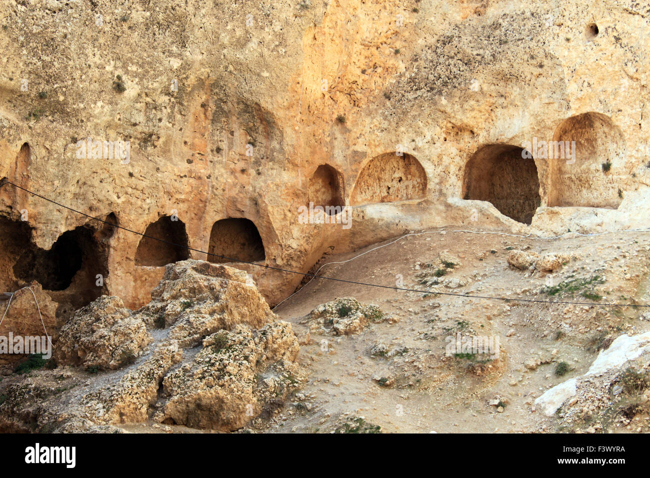 Middle caves hi-res stock photography and images - Alamy