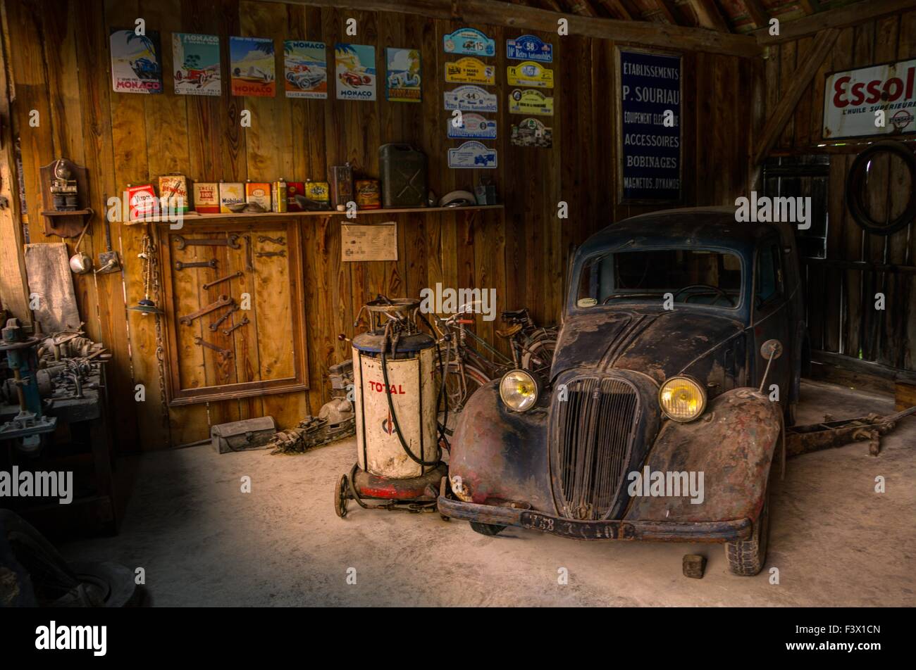 Old Garage High Resolution Stock Photography and Images - Alamy