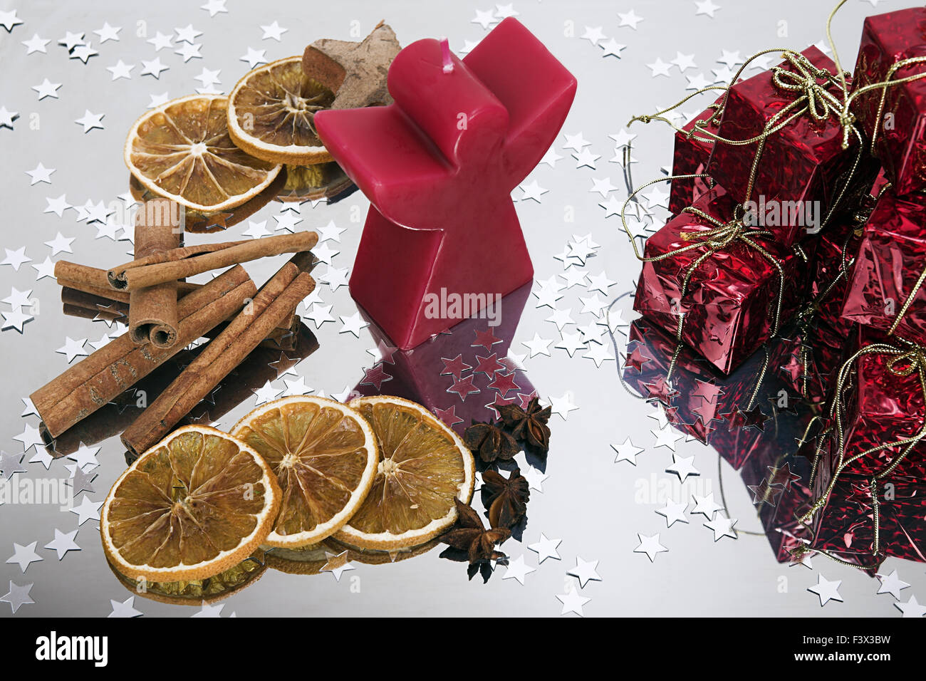 Packing of oranges hi-res stock photography and images - Alamy