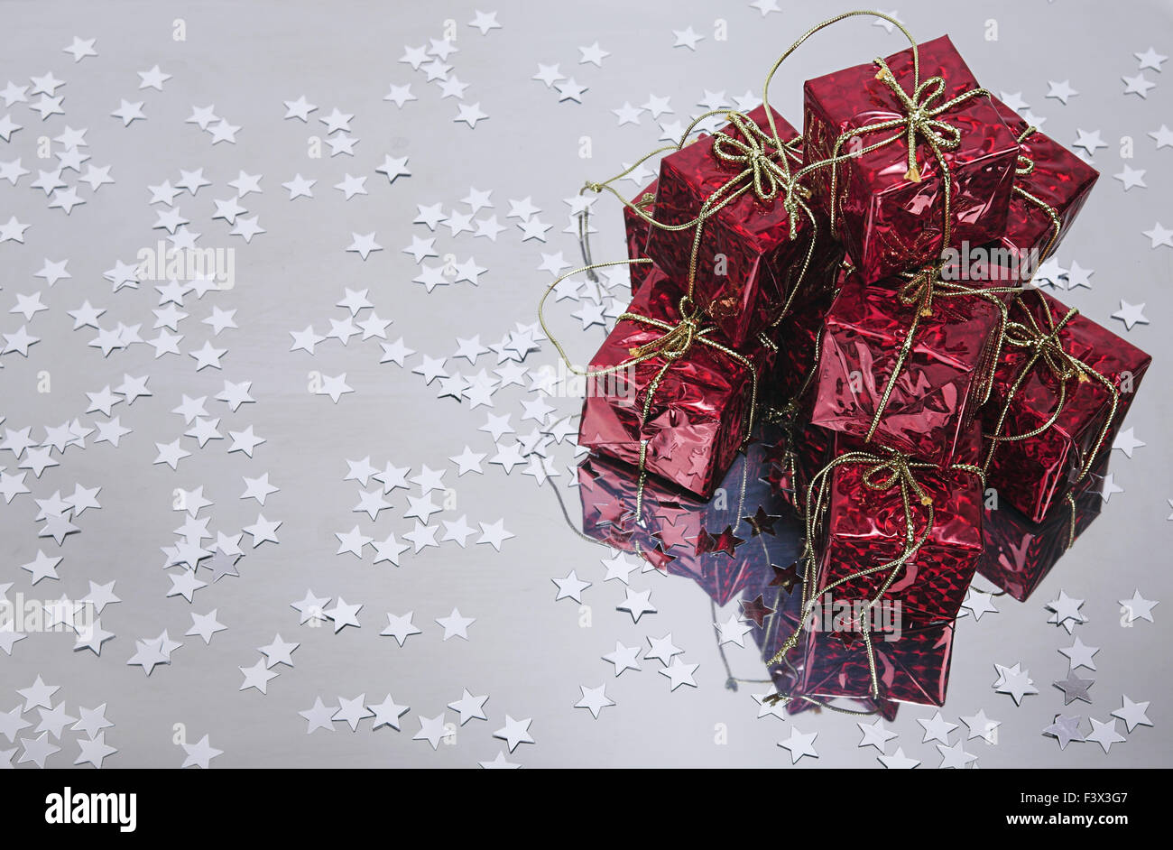 Wrapping packages hi-res stock photography and images - Alamy