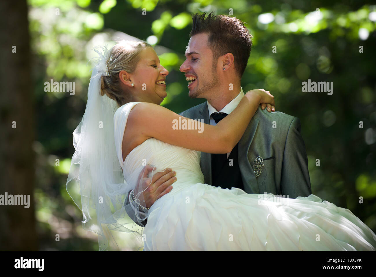 bride and groom Stock Photo - Alamy