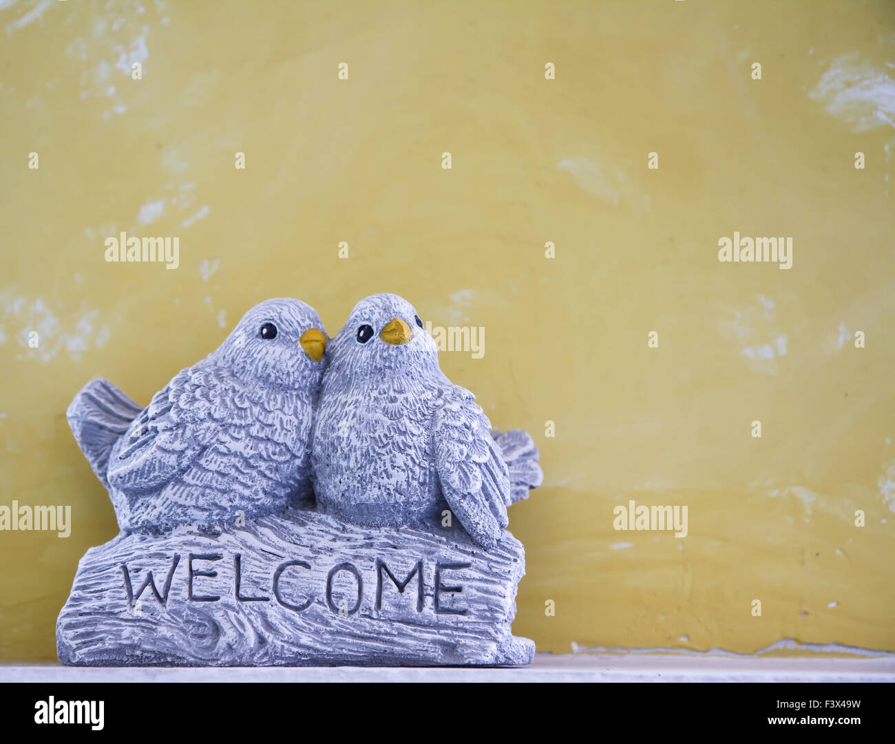 Statues two birds Stock Photo - Alamy