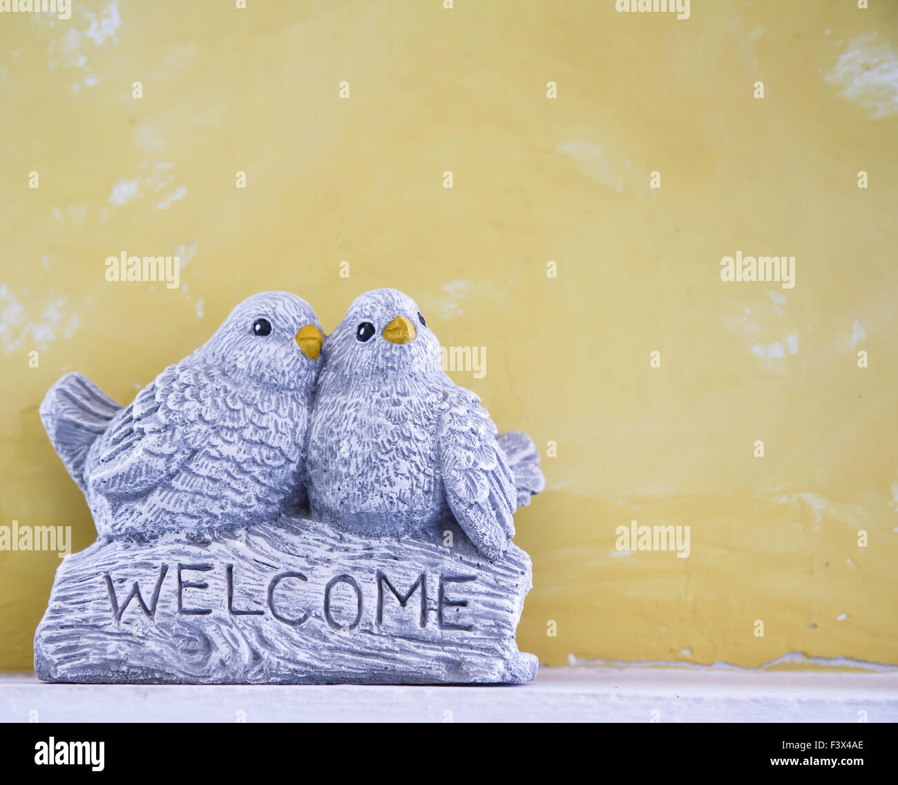 Statues two birds Stock Photo - Alamy
