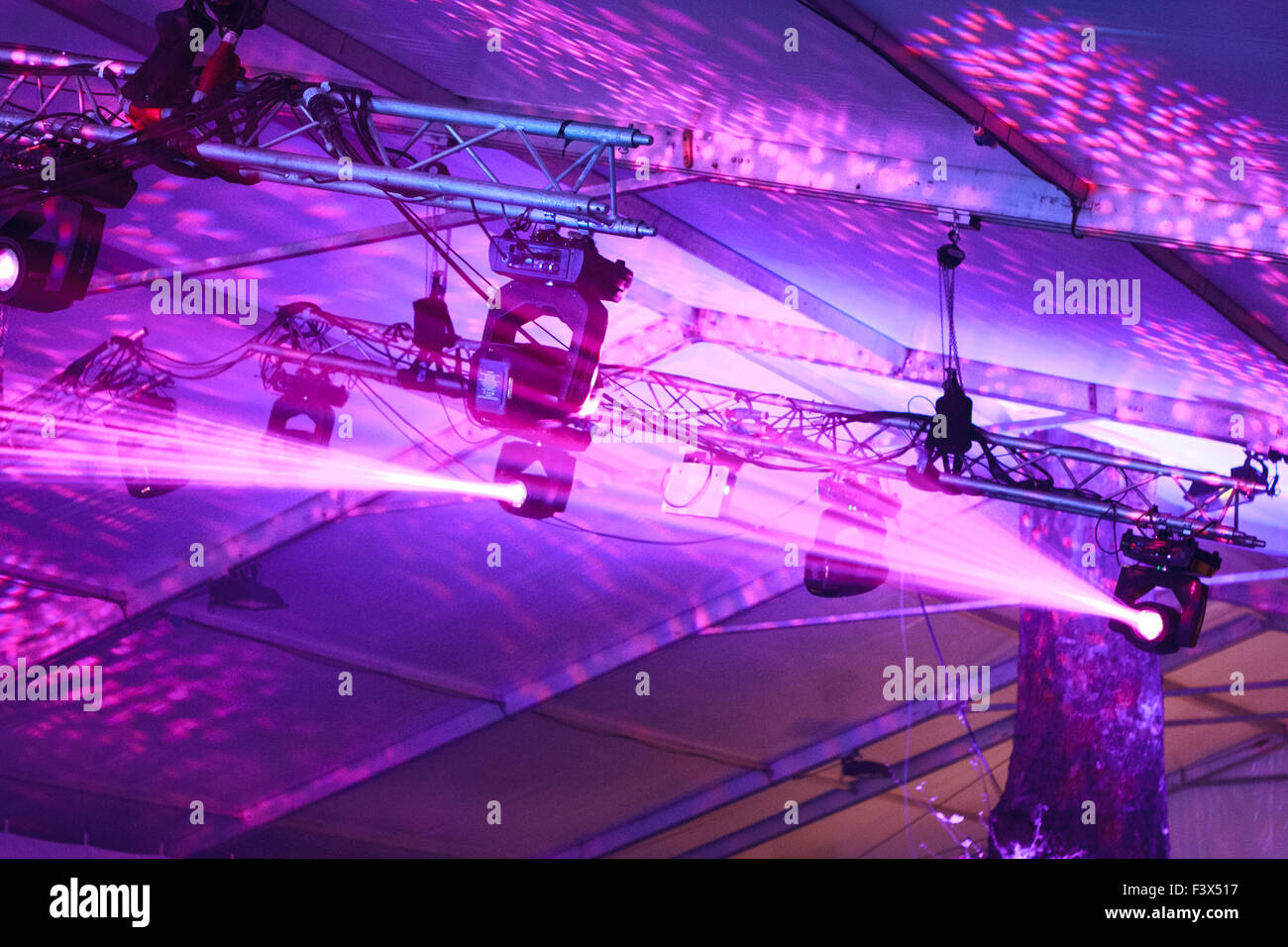 Row of ceiling lights hi-res stock photography and images - Alamy