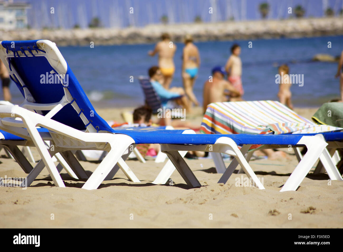 Beach white and blue bench Stock Photo - Alamy