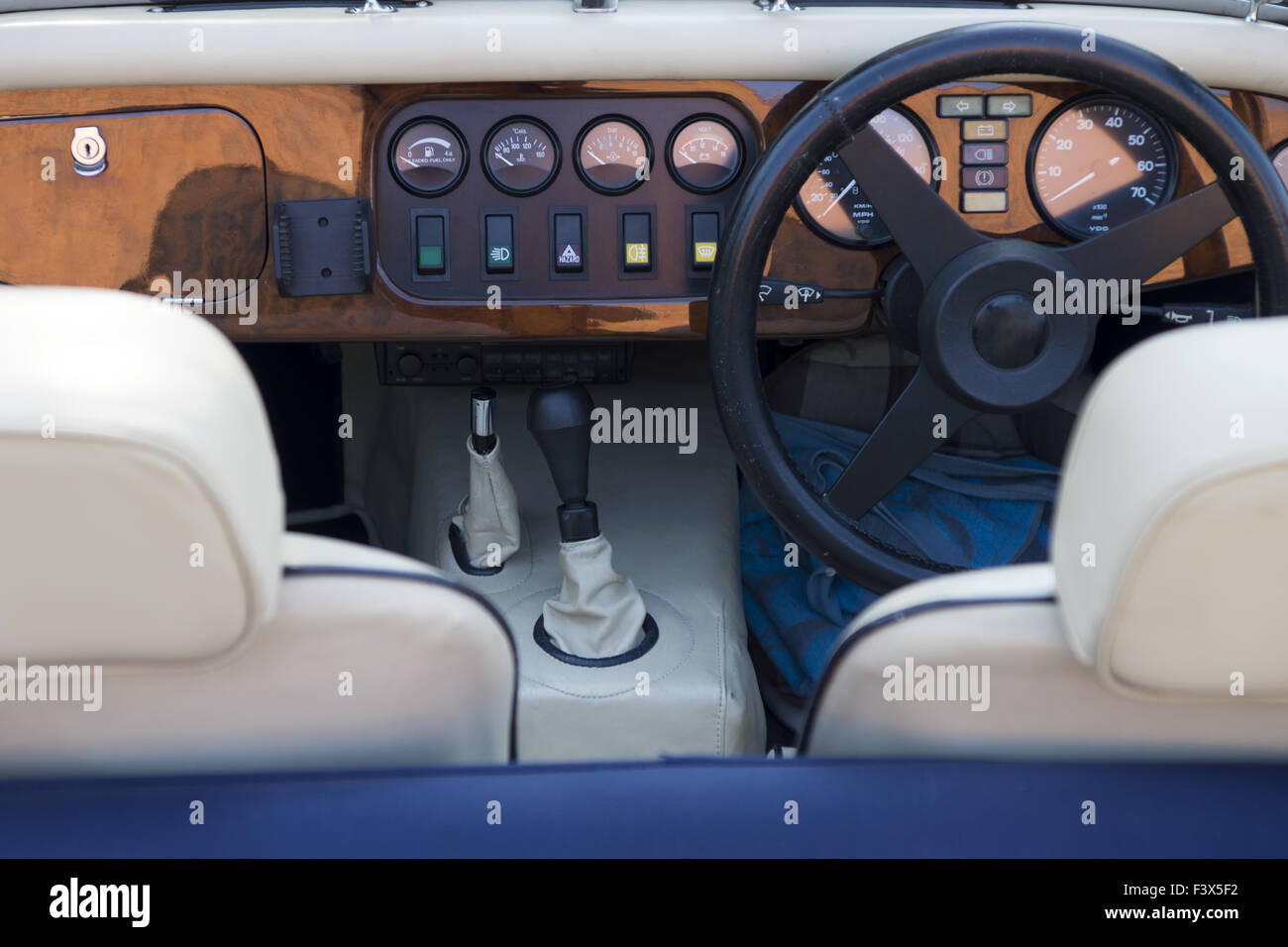Fahrzeug cockpit hi-res stock photography and images - Alamy