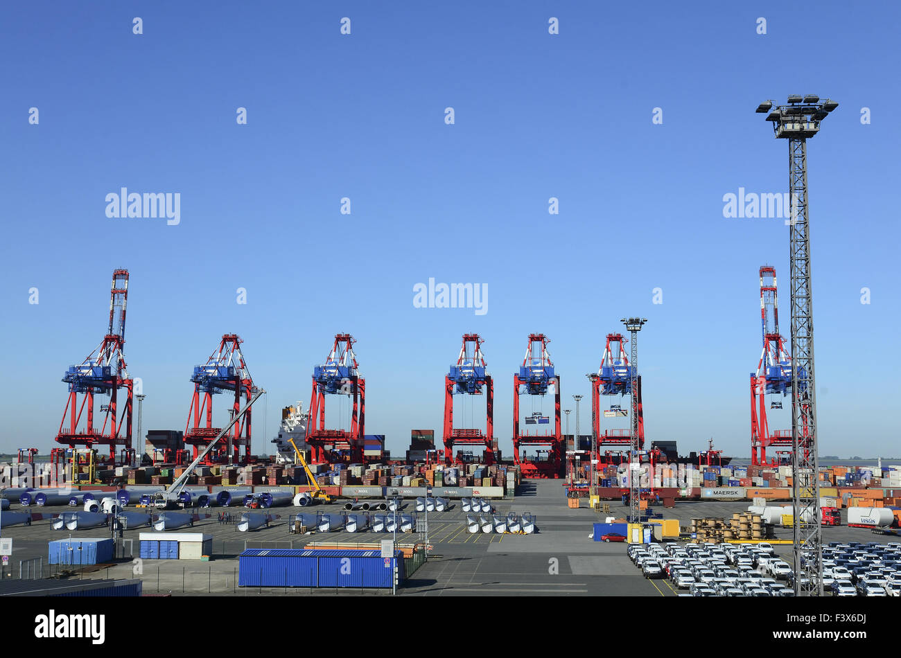 Containerterminal containerhafen hi-res stock photography and images ...