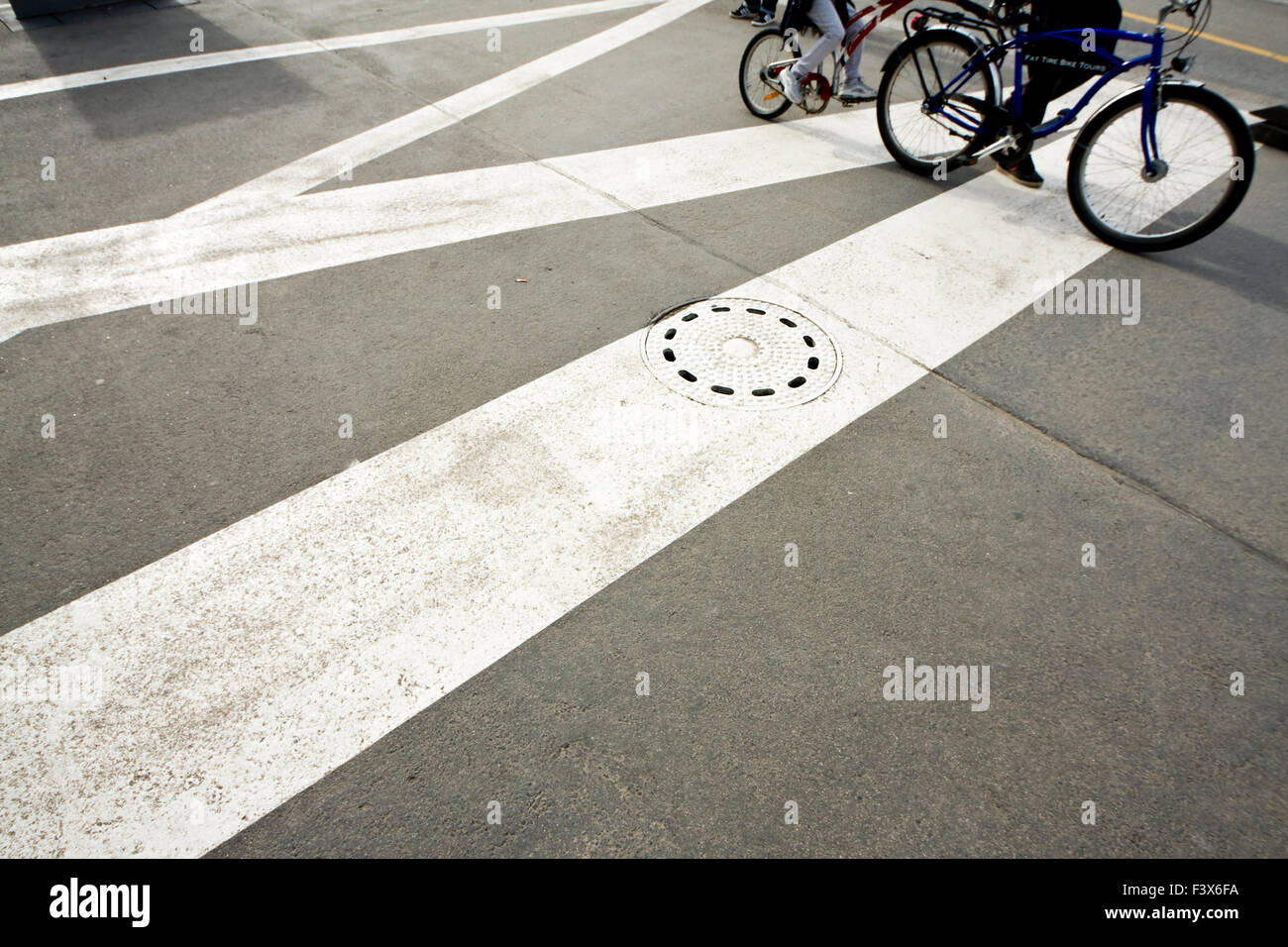Street gully hi-res stock photography and images - Alamy