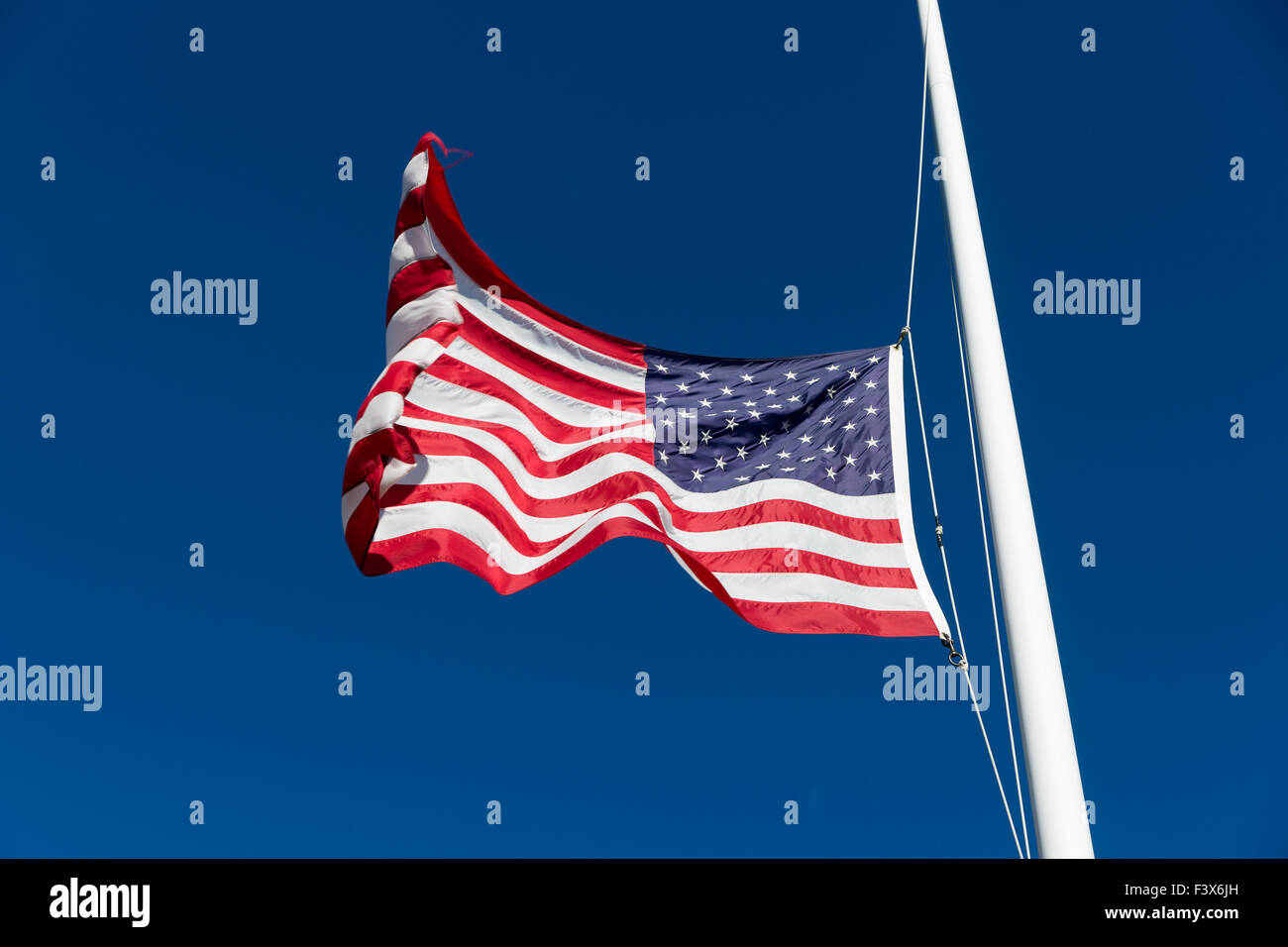 Flapping flag hi-res stock photography and images - Alamy