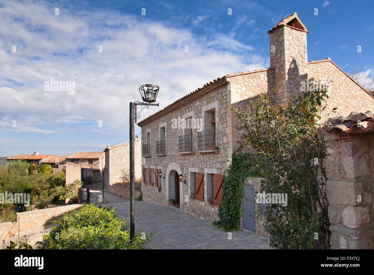 Grunge building in the ancient european town Stock Photo - Alamy
