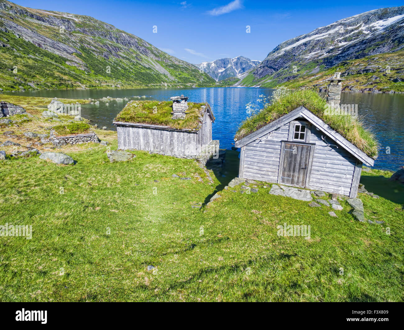 Traditional norwegian huts with grass roof in Gaularfjellet mountain ...