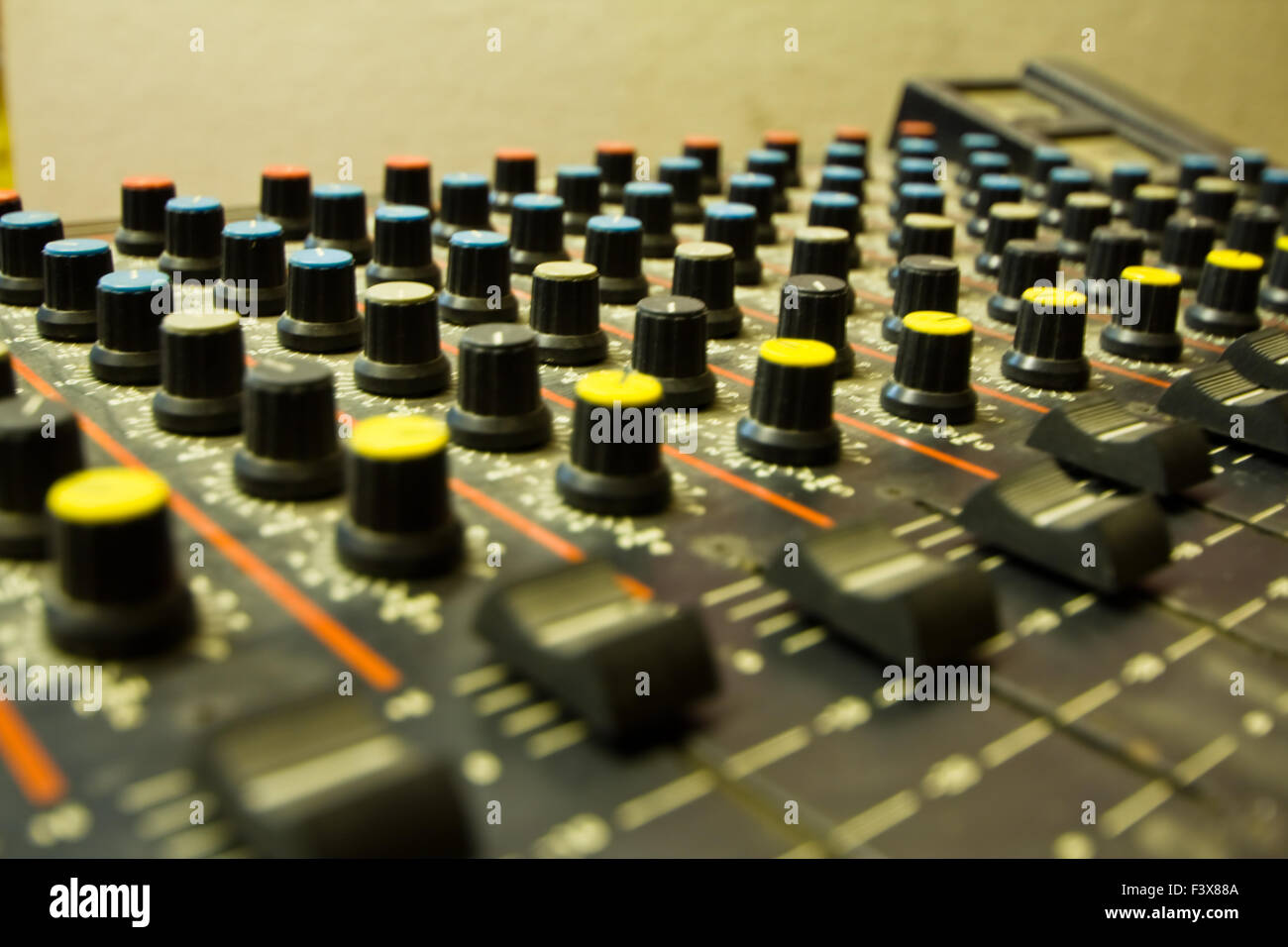Mixer Pult Stock Photos & Mixer Pult Stock Images - Alamy