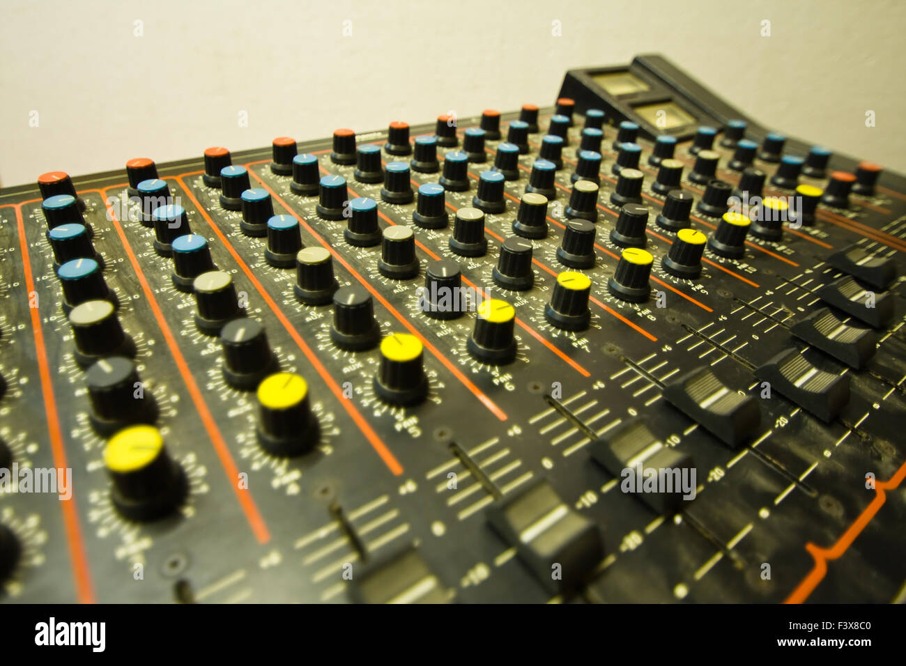 Mixer pult hi-res stock photography and images - Alamy