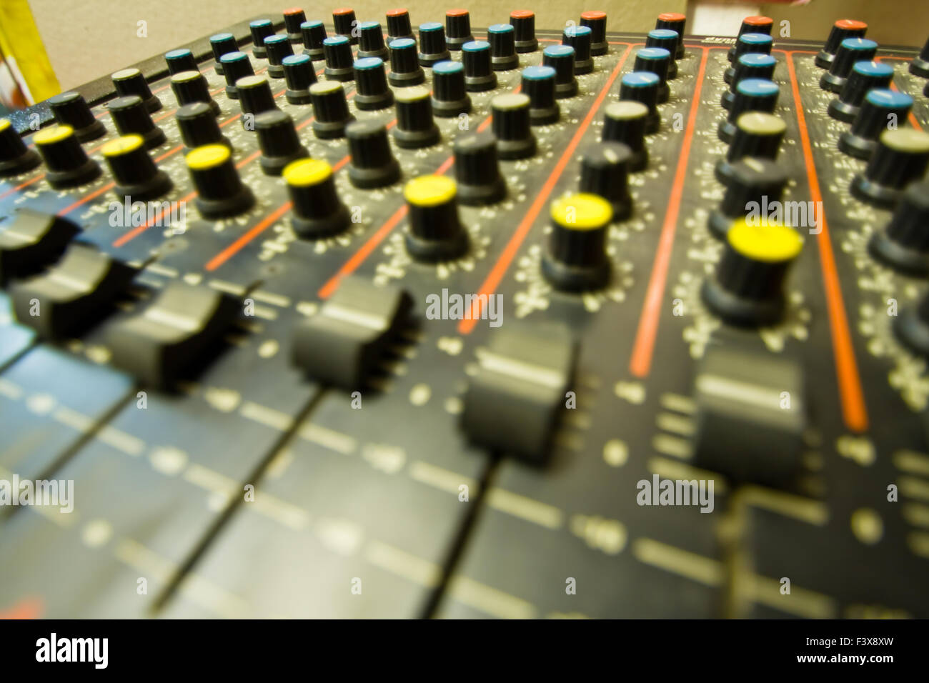 Analog mixer hi-res stock photography and images - Alamy