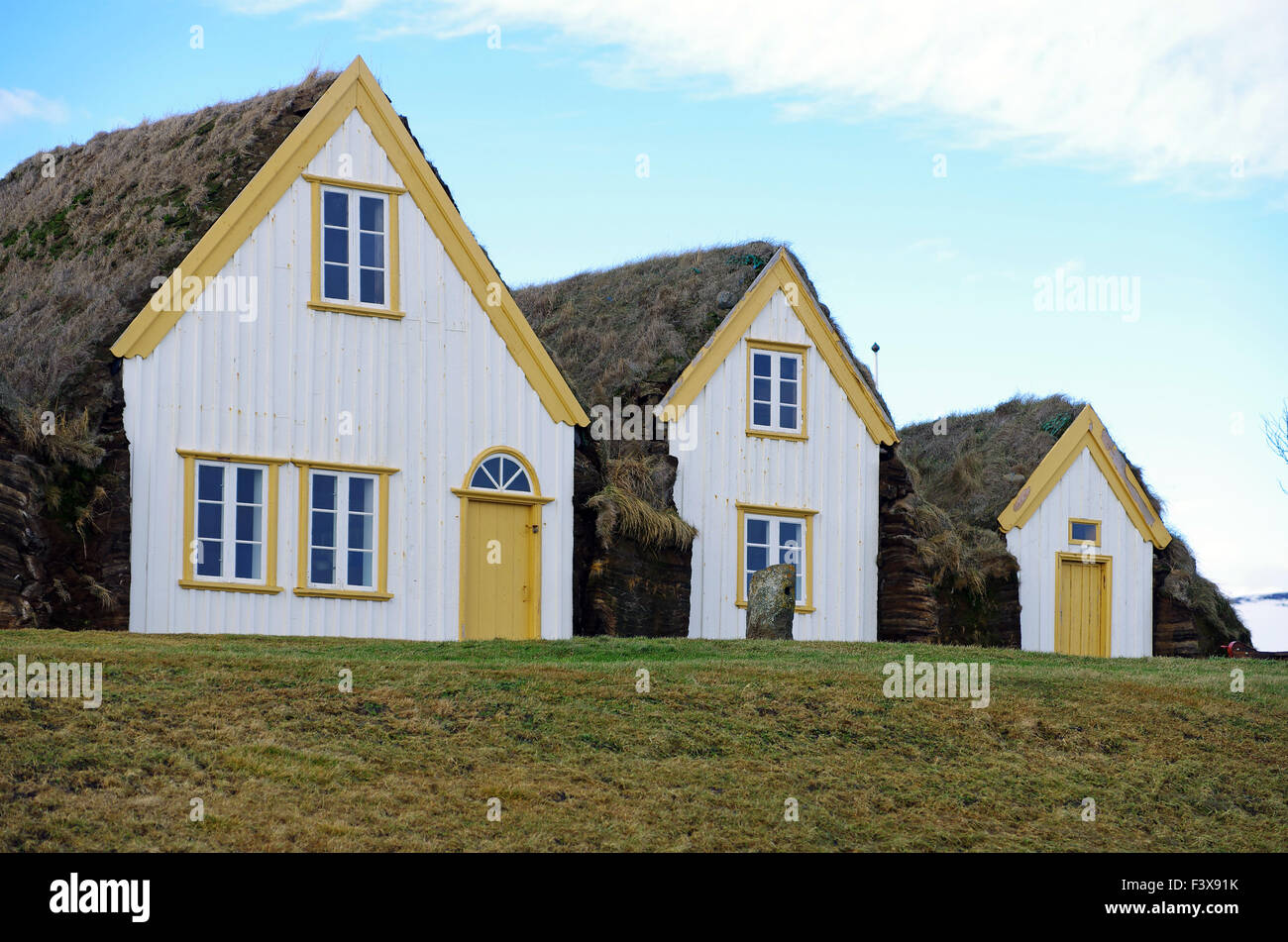 Turf huts hi-res stock photography and images - Alamy