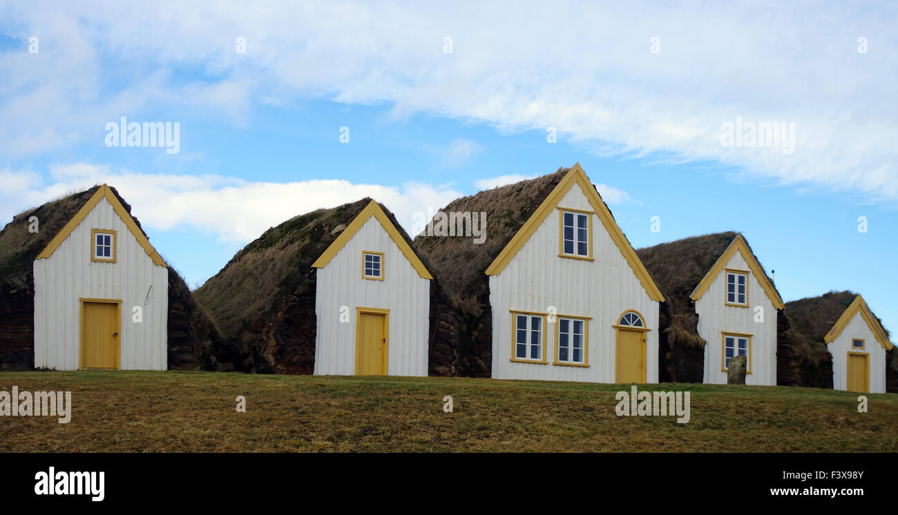 Turf huts hi-res stock photography and images - Alamy