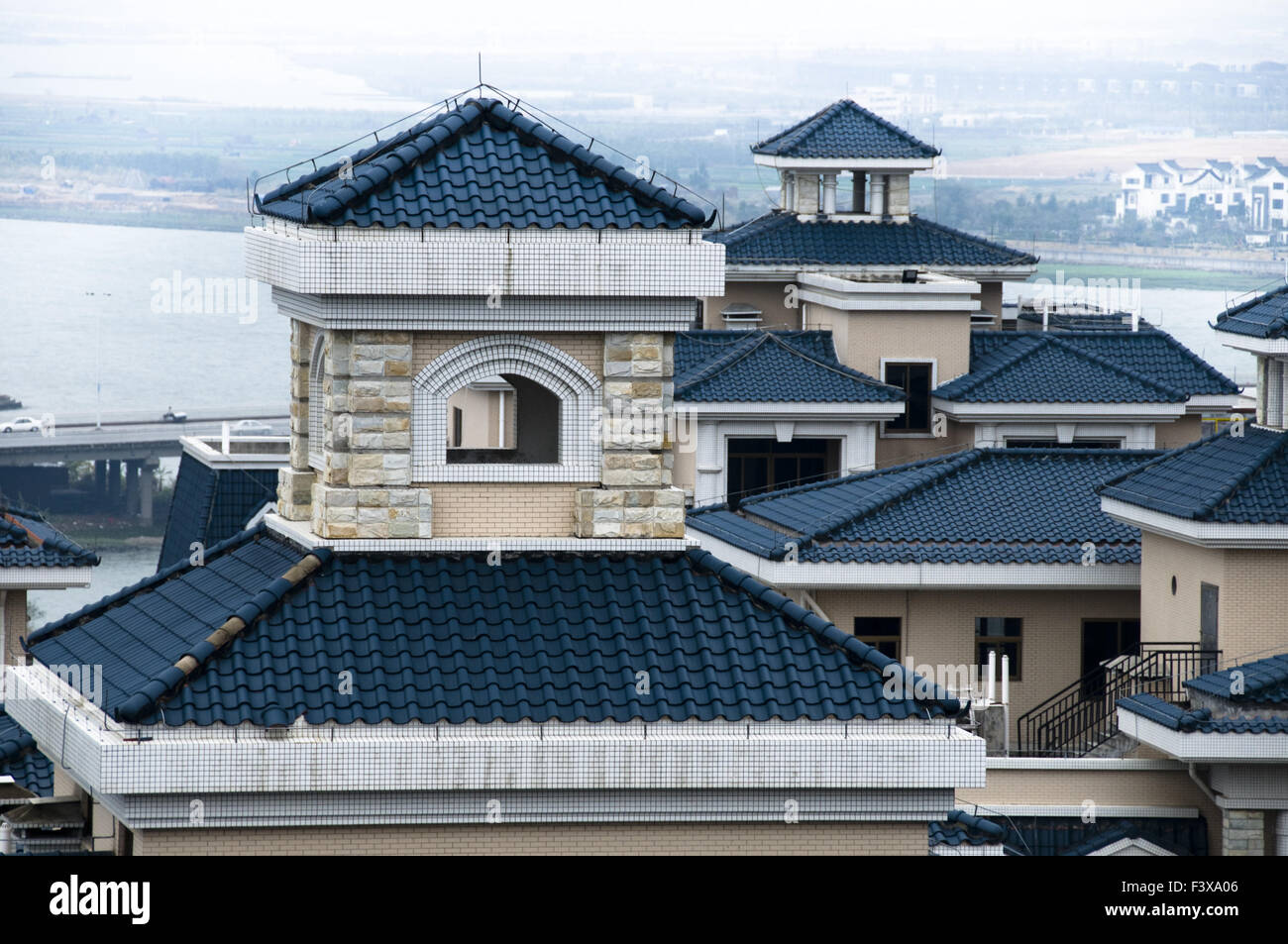 Roof construction skyscraper hi-res stock photography and images - Alamy