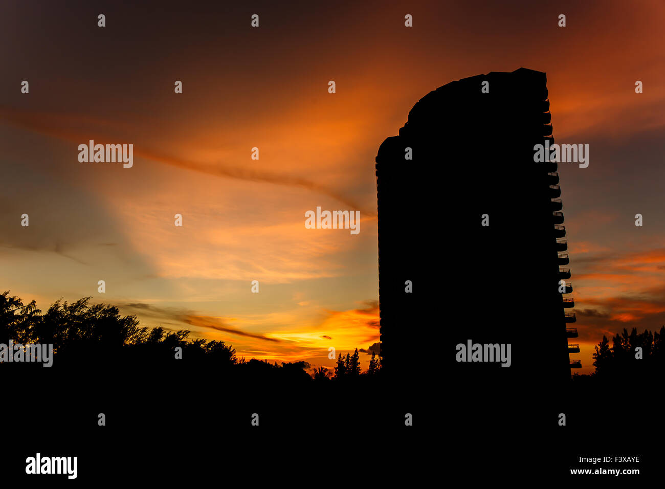 Beautiful sunrise in front hi-res stock photography and images - Alamy