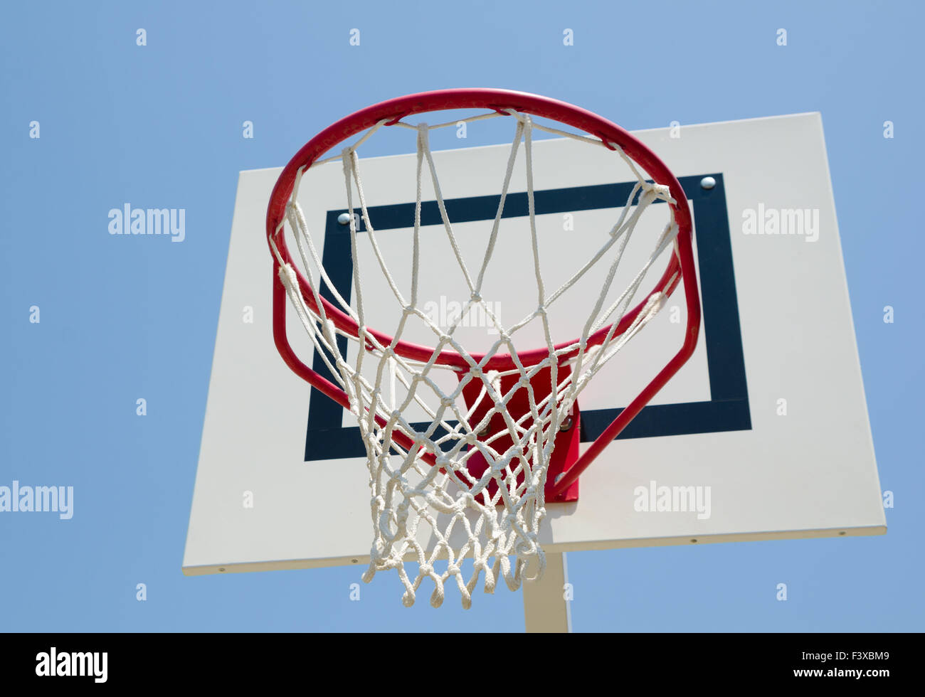 outdoor basketball basket Stock Photo - Alamy