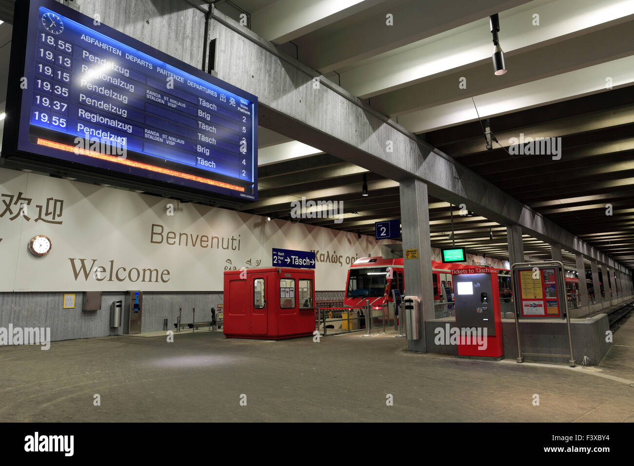 Shuttle train between Zermat-Taesch, Zermatt train station, Zermatt ski ...