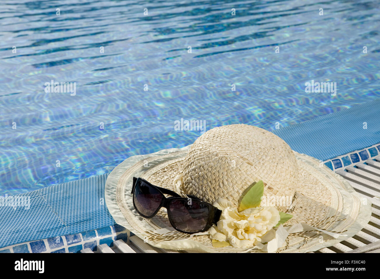 The straw hat lies on the brink of pool Stock Photo - Alamy