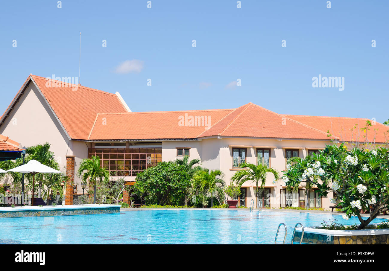 hotel with swimming pool Stock Photo - Alamy