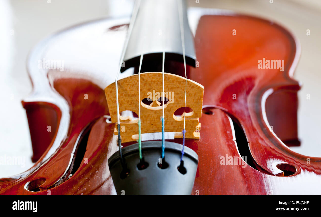 Violin craft hi-res stock photography and images - Alamy