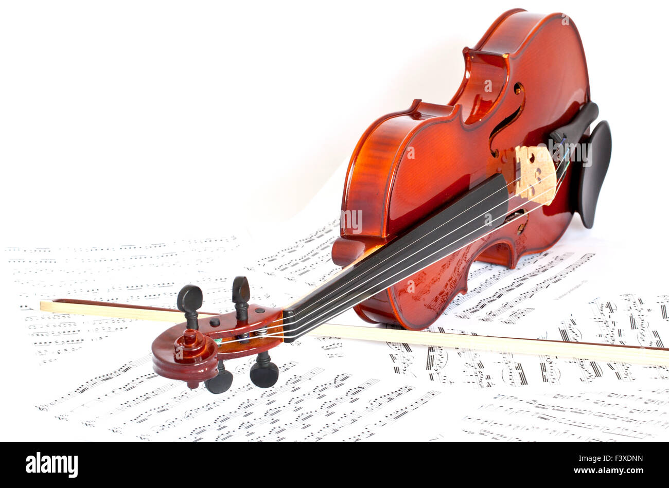 Traditional violin brown hi-res stock photography and images - Alamy