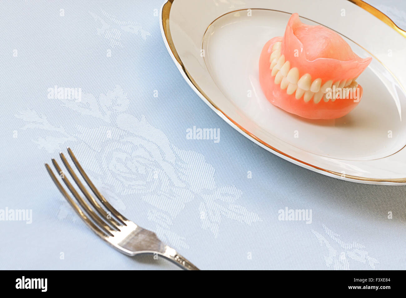 False teeth hi-res stock photography and images - Alamy