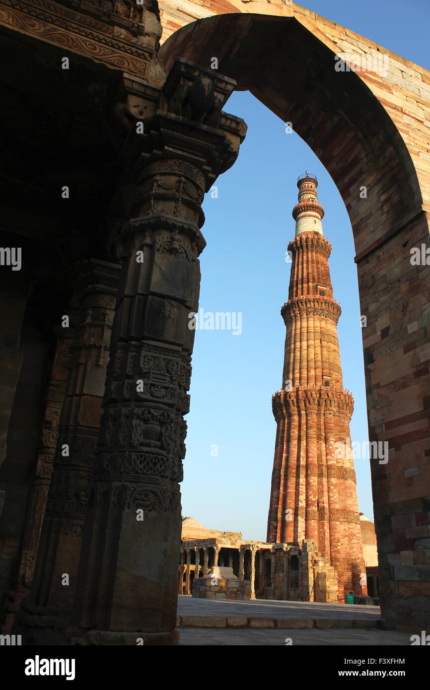 looking through gate the qutub minar Stock Photo - Alamy