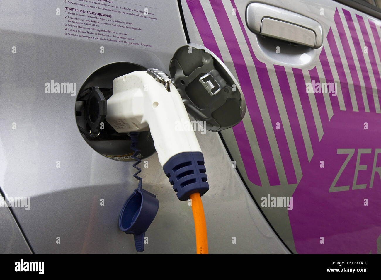 How to charge an ev hi-res stock photography and images - Alamy