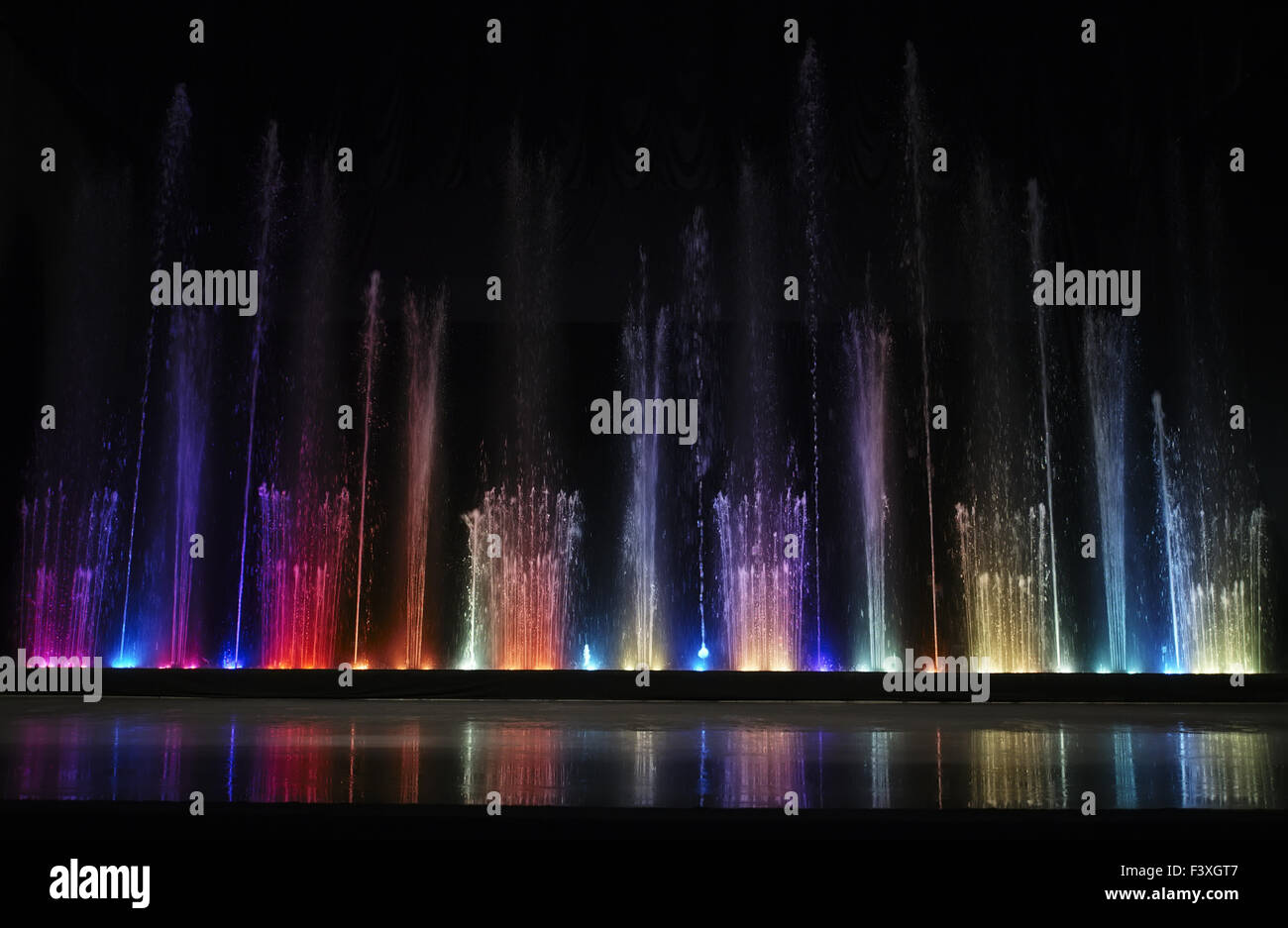 Dancing fountain show reflection wide hi-res stock photography and ...