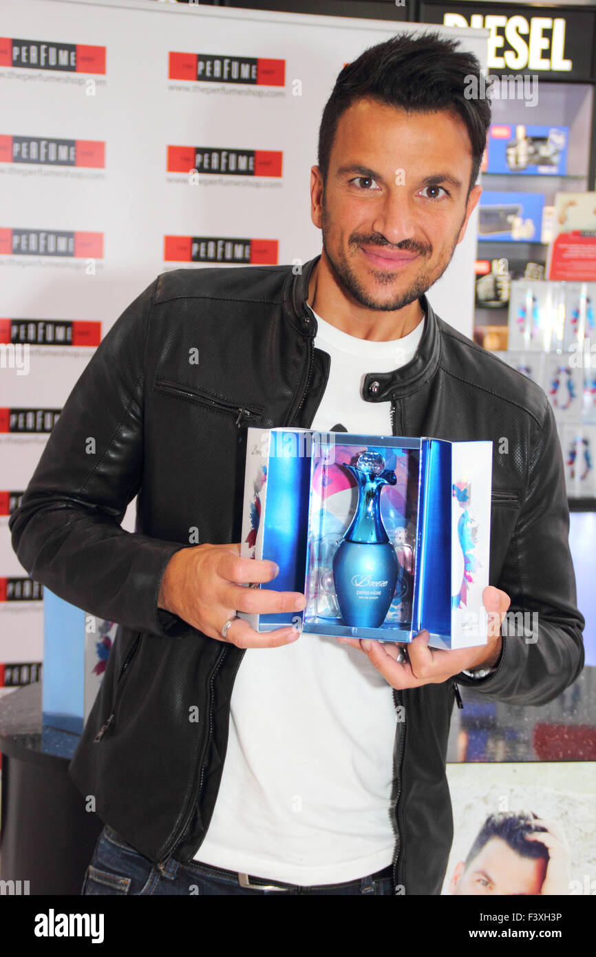Peter Andre meets fans and promotes his latest fragrance Breeze at The ...