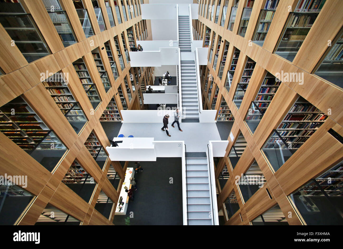 Students use the new university library on the Steintor campus in Halle ...