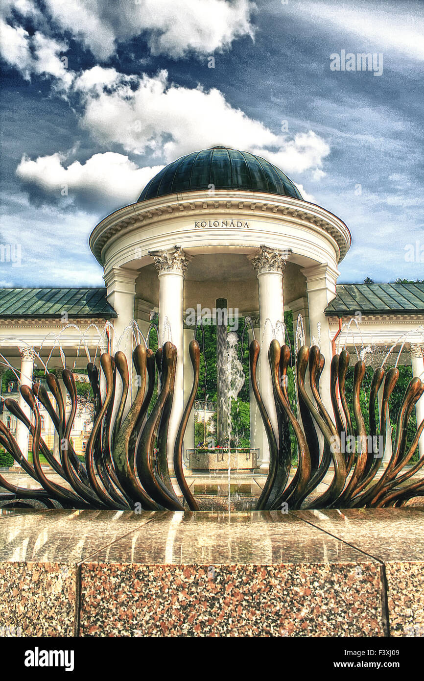 Colonnade and fountain hi-res stock photography and images - Alamy