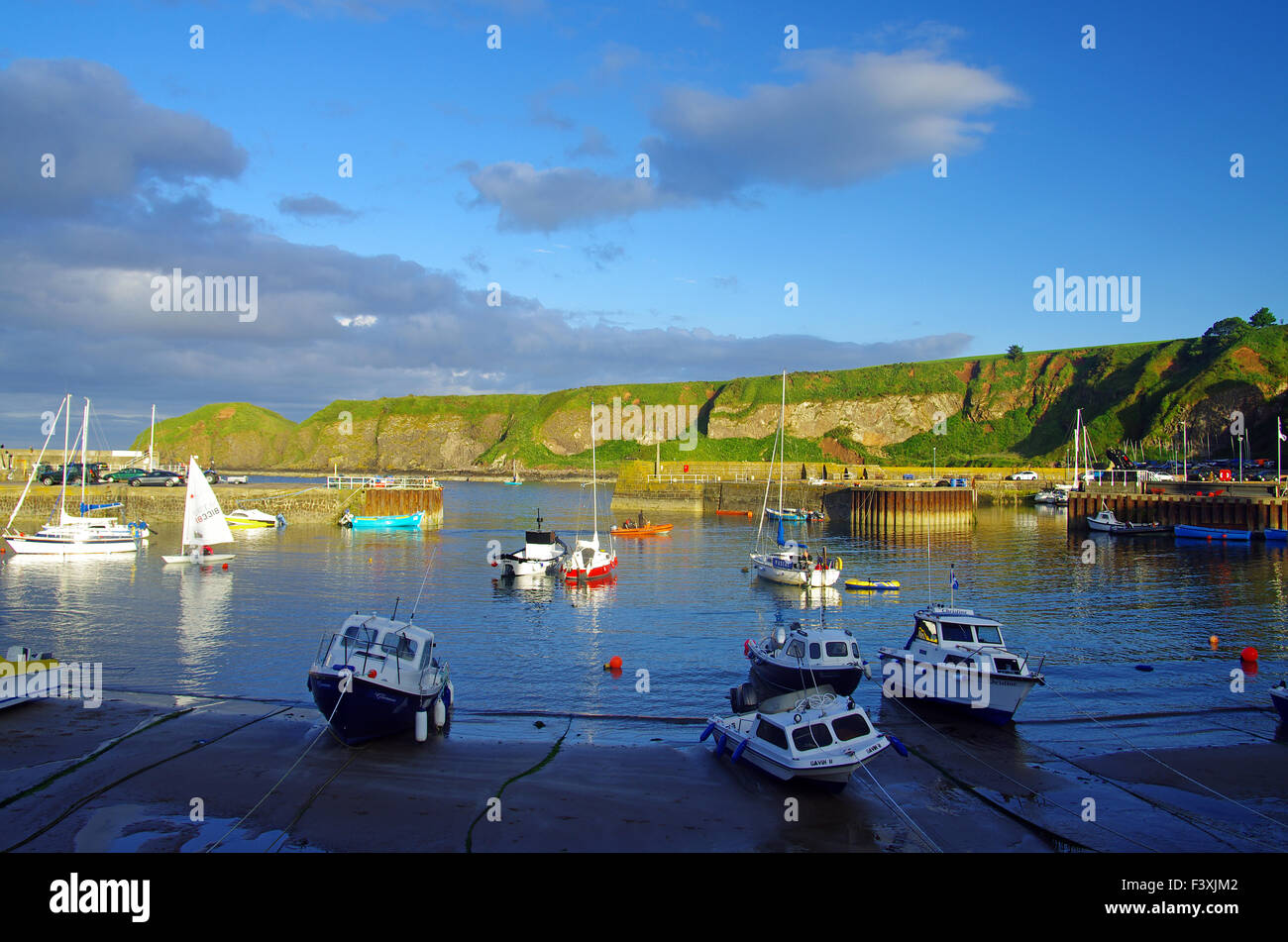 Old harbor of portree hi-res stock photography and images - Alamy