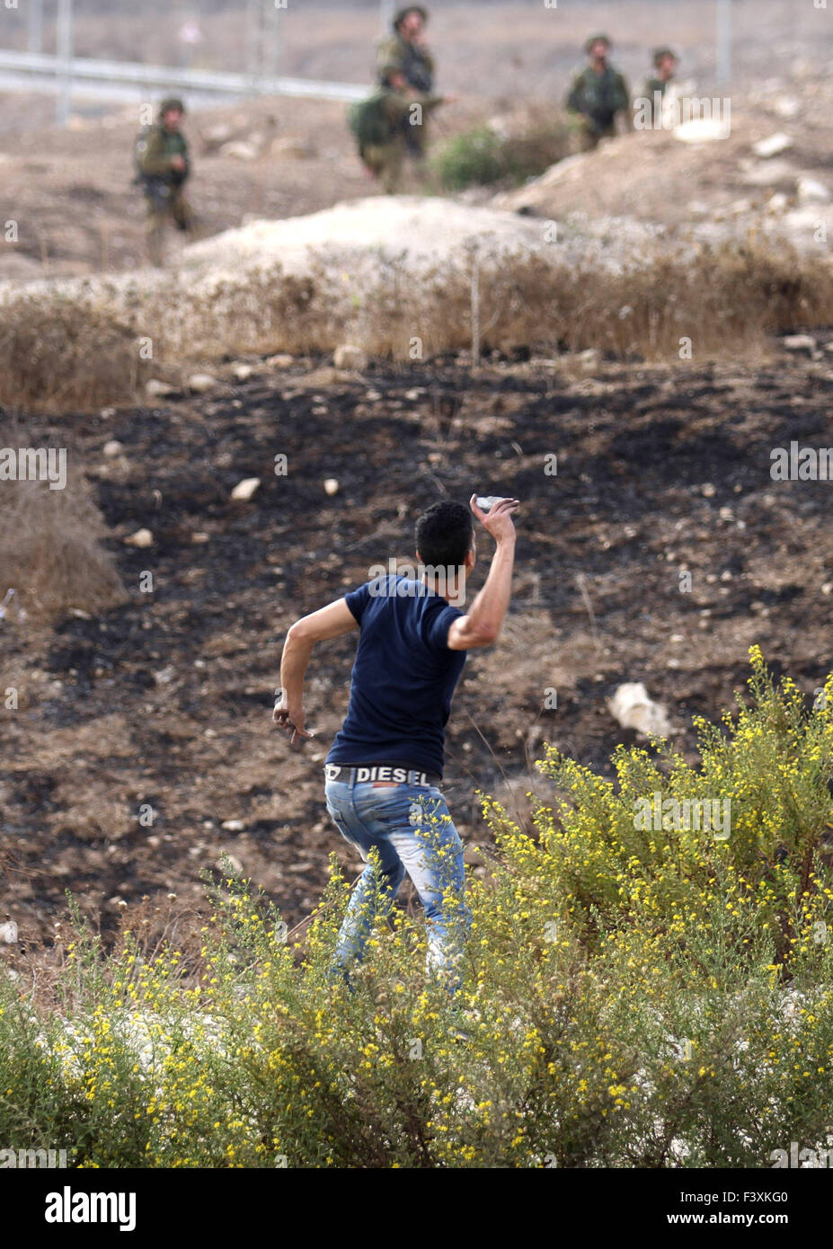 Palestinian intifada stones hi-res stock photography and images - Alamy
