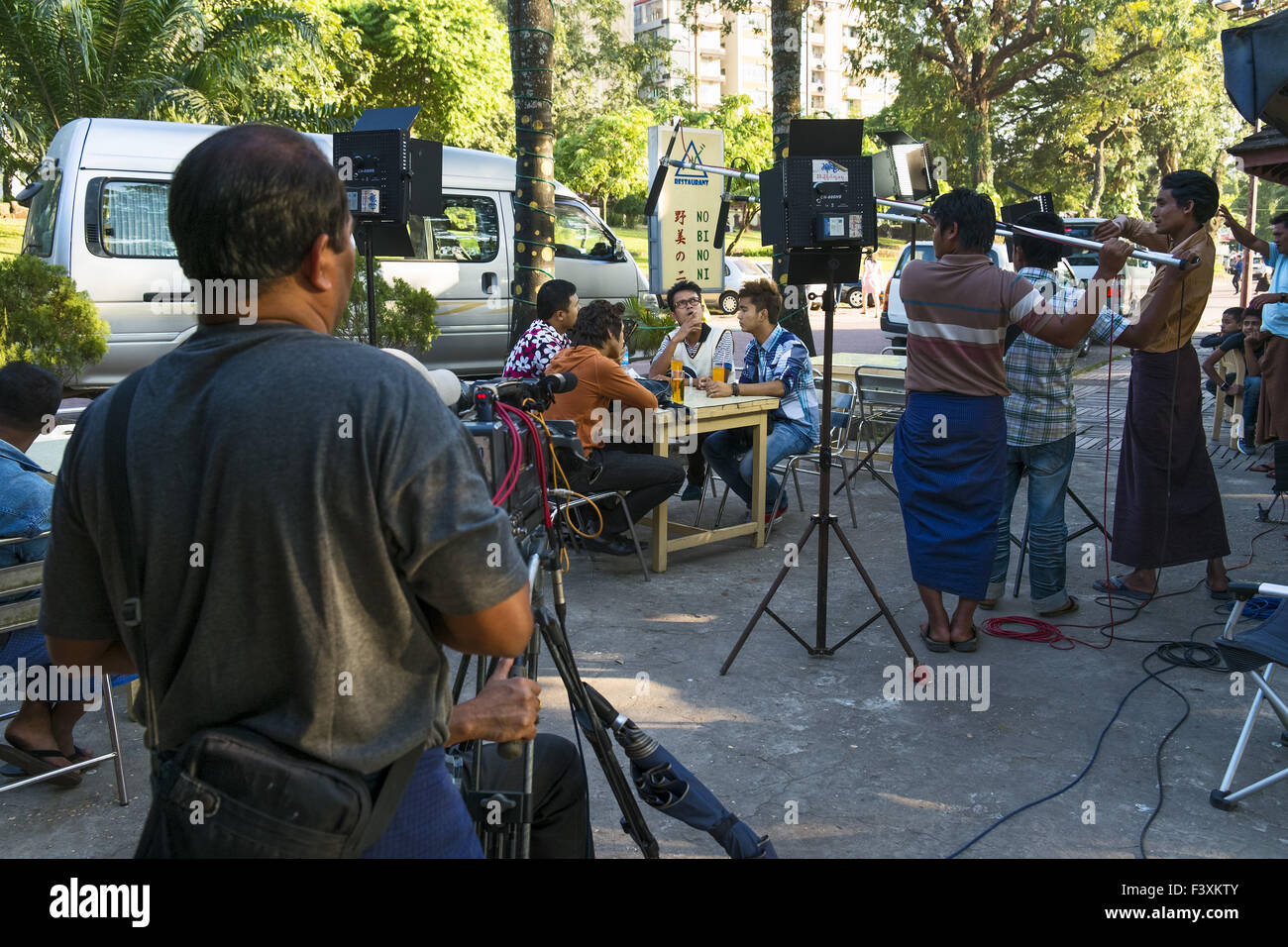 Film crew hi-res stock photography and images - Alamy