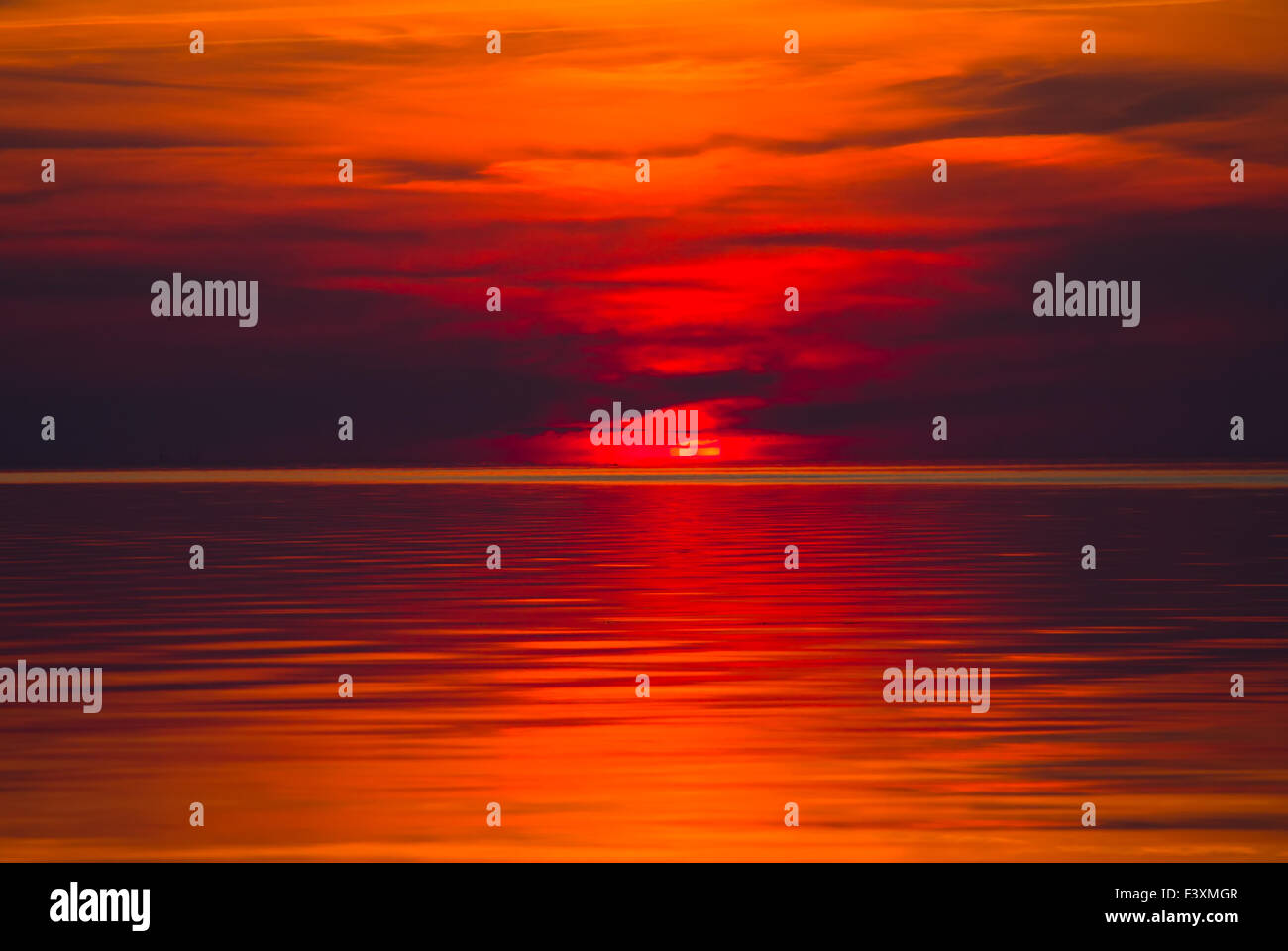 Sunset on water surface hi-res stock photography and images - Alamy