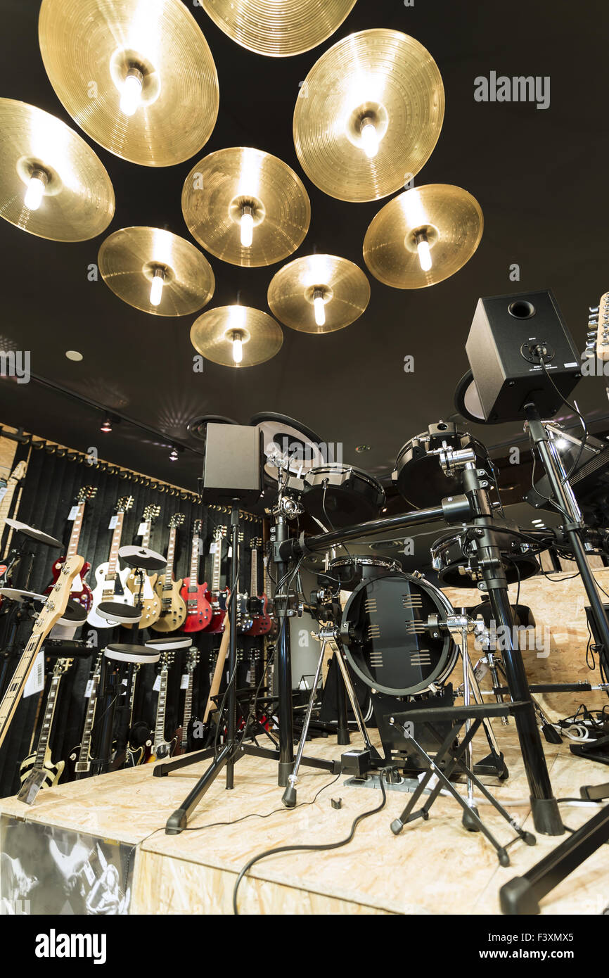 Drum store hi-res stock photography and images - Alamy